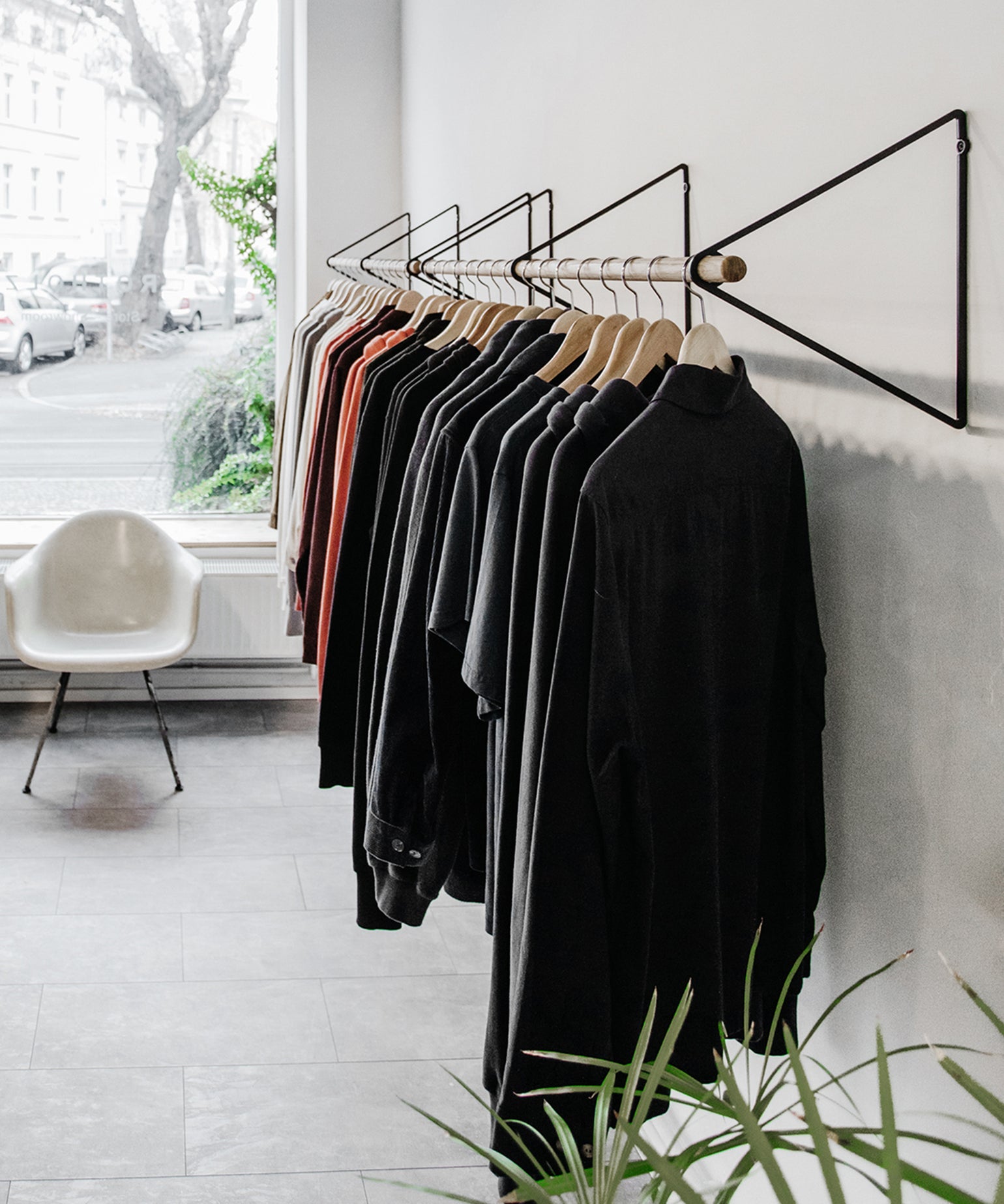 SOLID coatrack Black – Result Objects